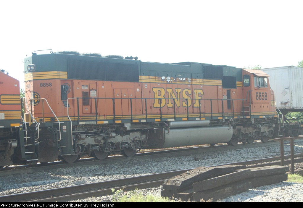 BNSF 8858